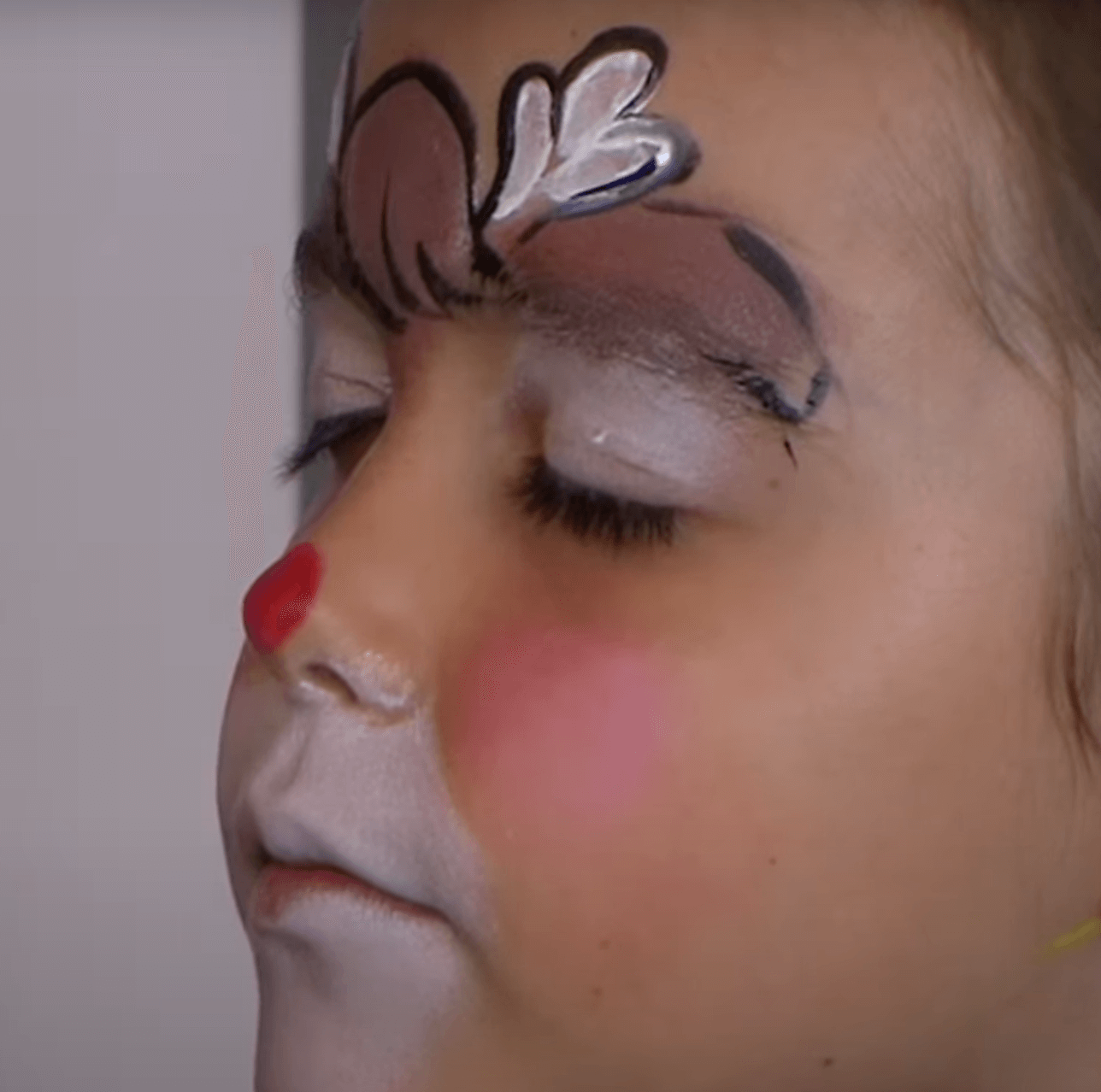 Face paint Rudolph's face - instructions | video